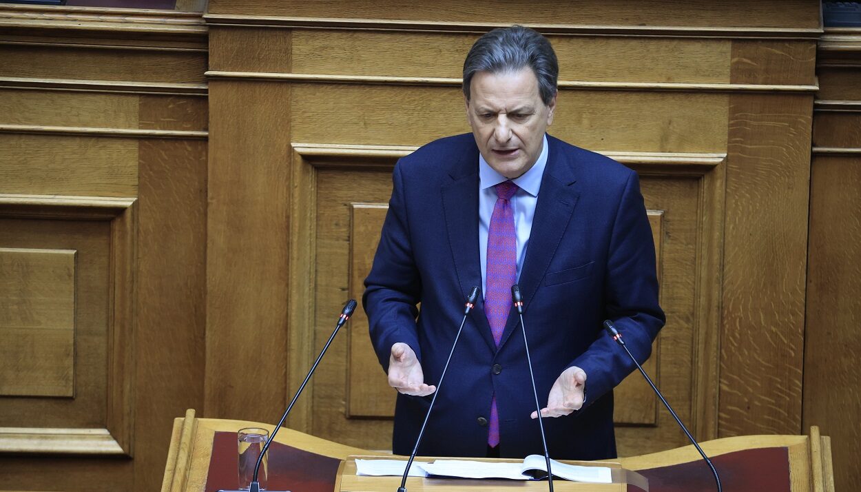 ΥΠΕΝ: Έρχονται οι ευέλικτοι όροι σύνδεσης για νέα έργα ΑΠΕ